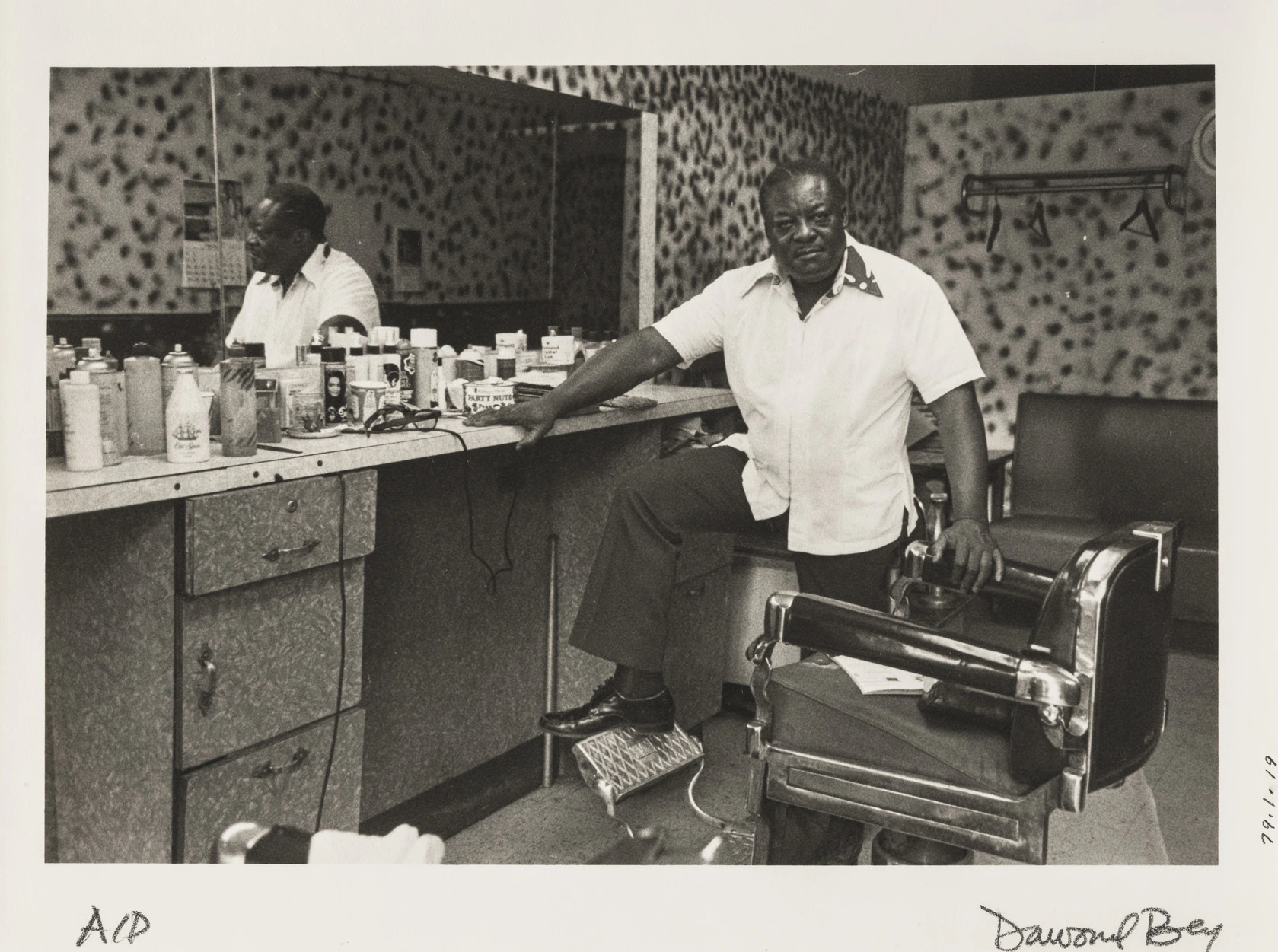 Staff Pick: Dawoud Bey, Deas McNeil, the Barber (from the series ...